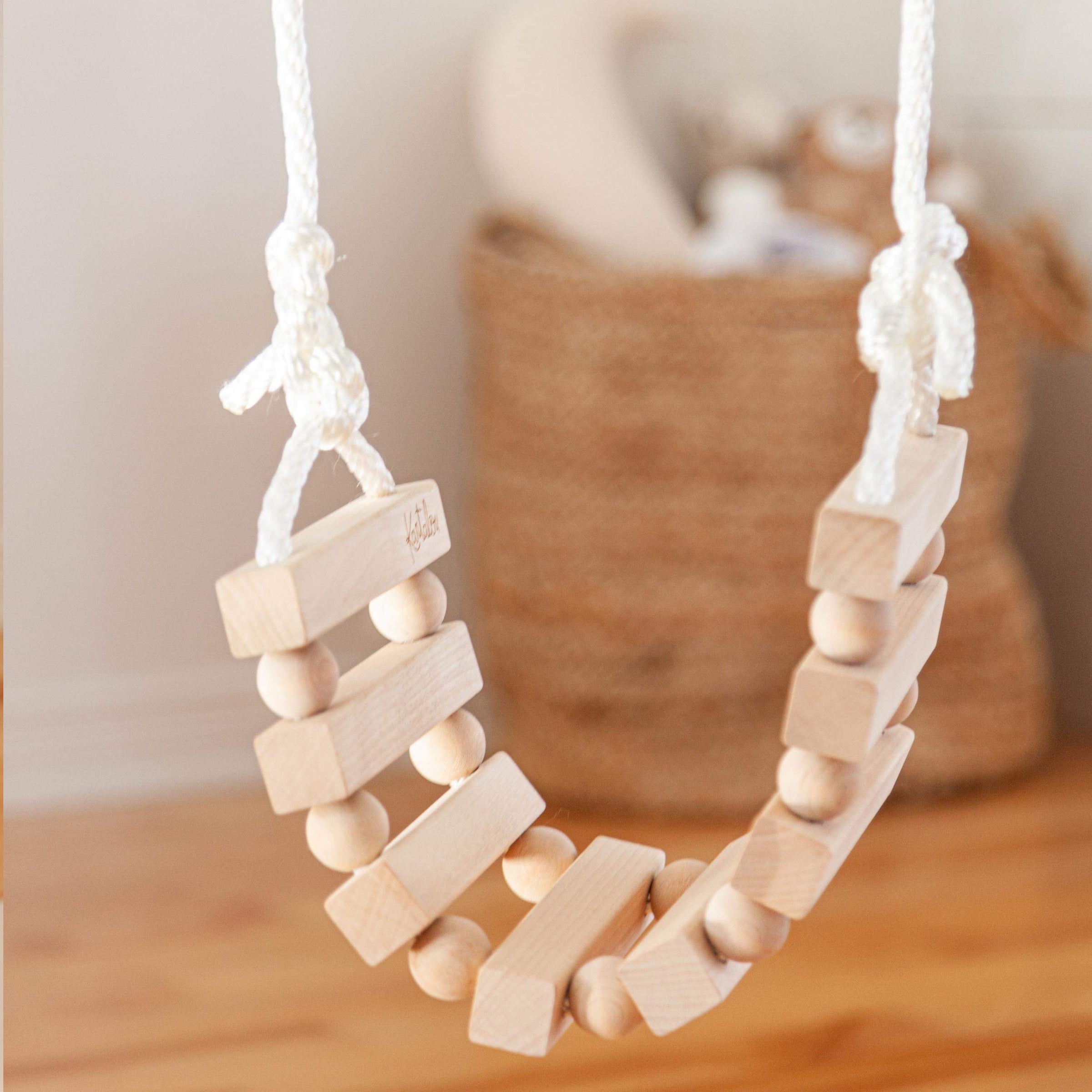 Balancoire souple interieur en bois pour enfant