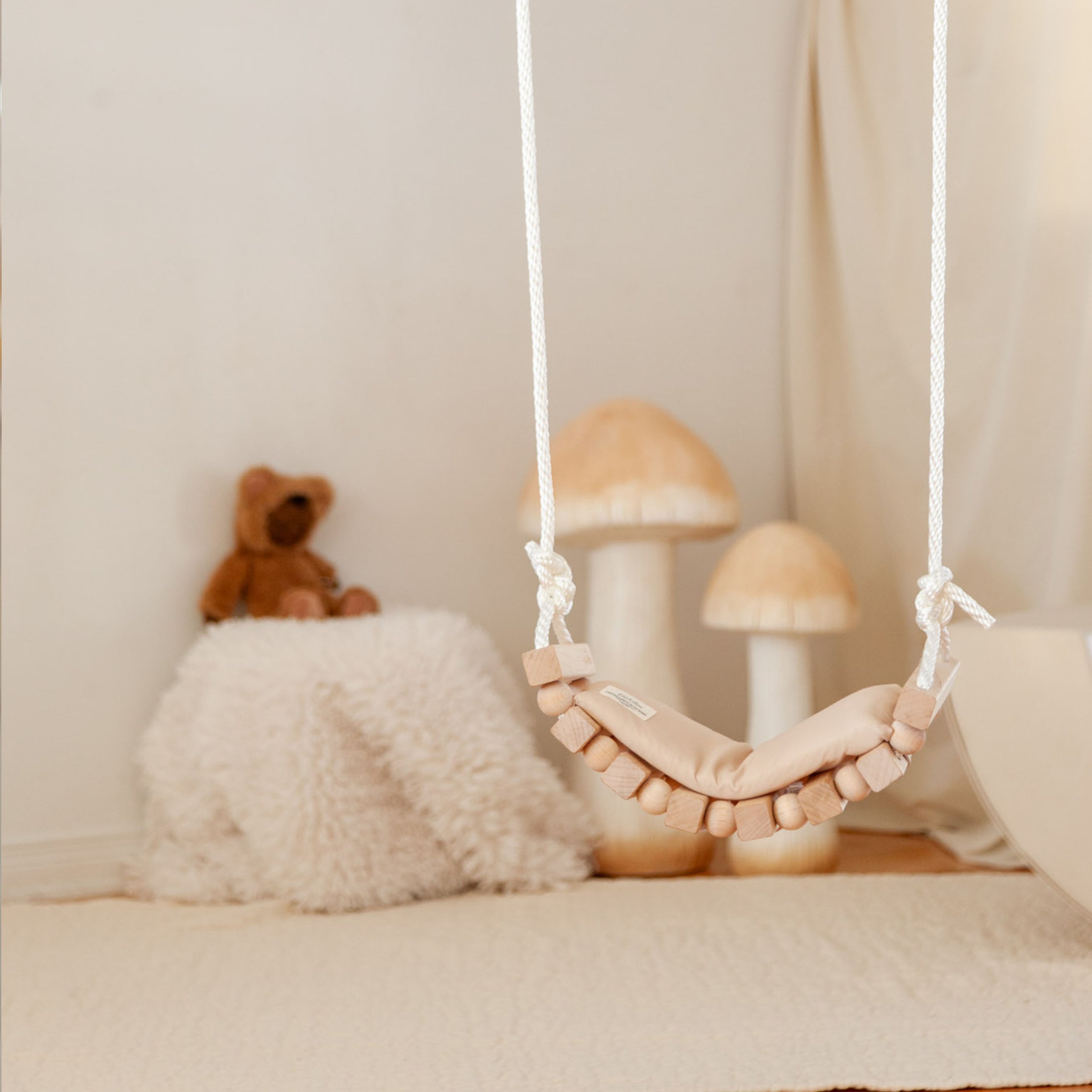 Balancoire souple interieur en bois pour enfant