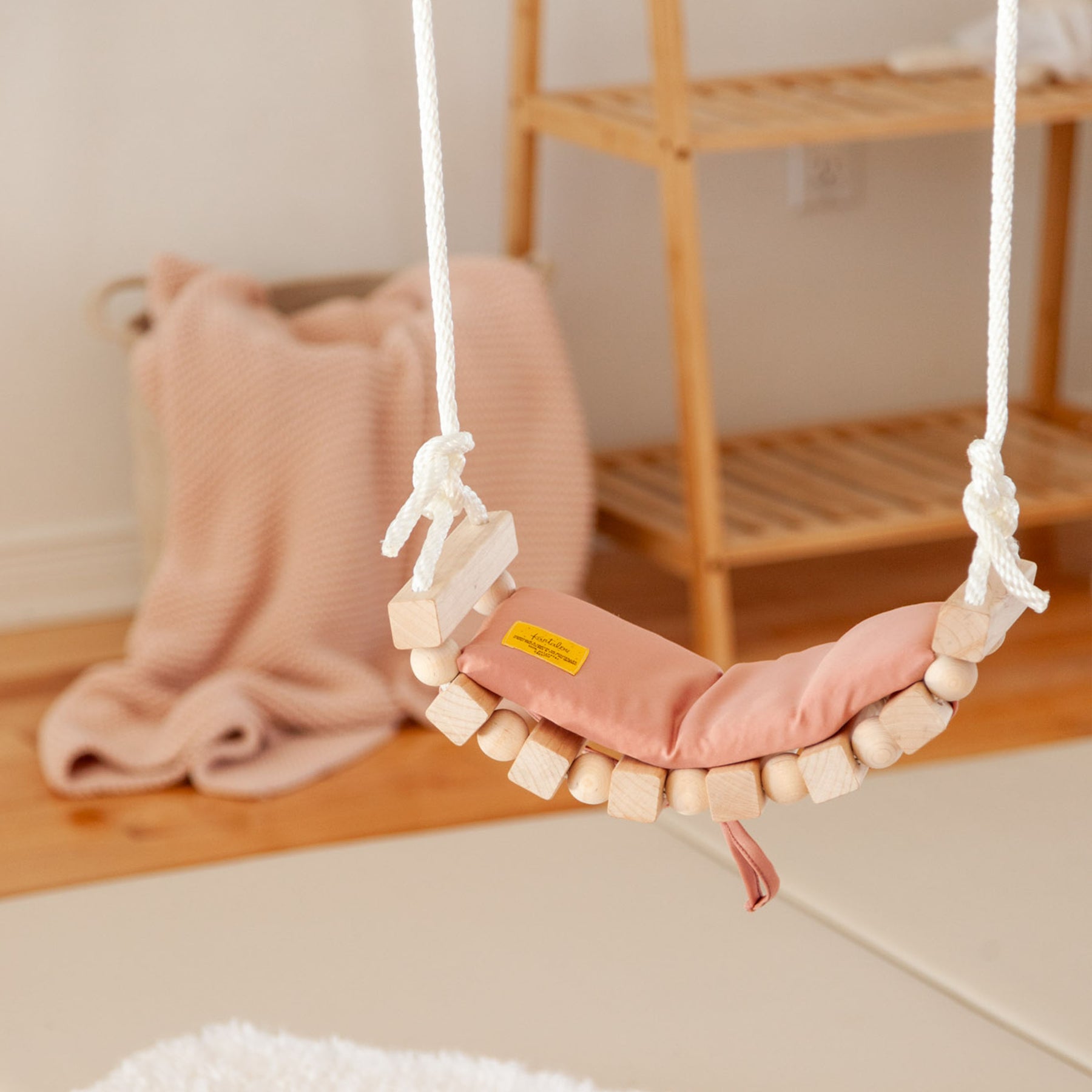 Balancoire souple interieur en bois pour enfant